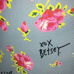 Betsey Johnson | Bags | Betsey Johnson Host Pick Printed Pebble ...